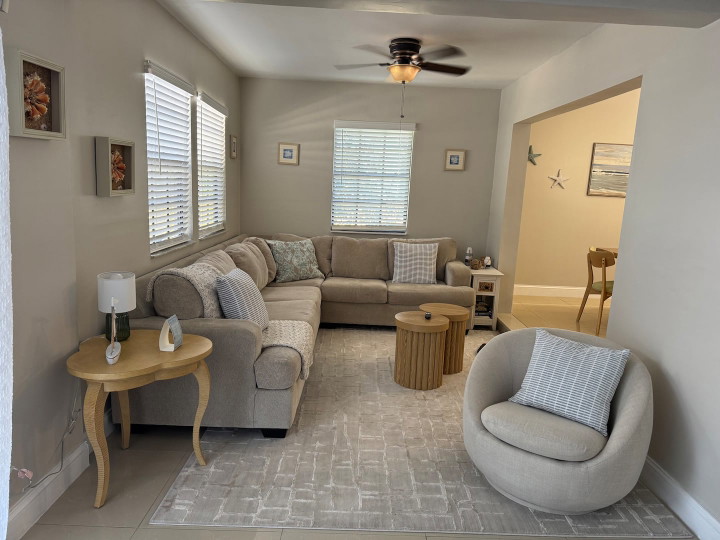 The Azure Palm Cottage - Delray Beach, FL