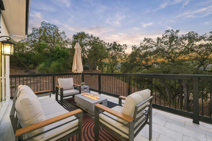 Private Oak Estate | 7bd/5.5ba On 2.5 Acres - Danville, CA