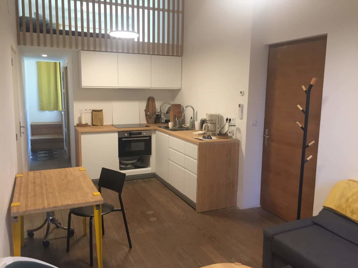 Studio Moderne Bien Placé Avec Petit Extérieur - Crest