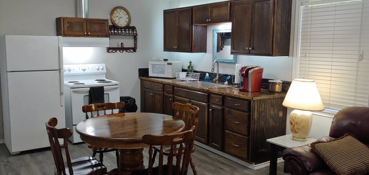 North Longview Cozy Cottage W/ Firepit + Grill - Longview, TX