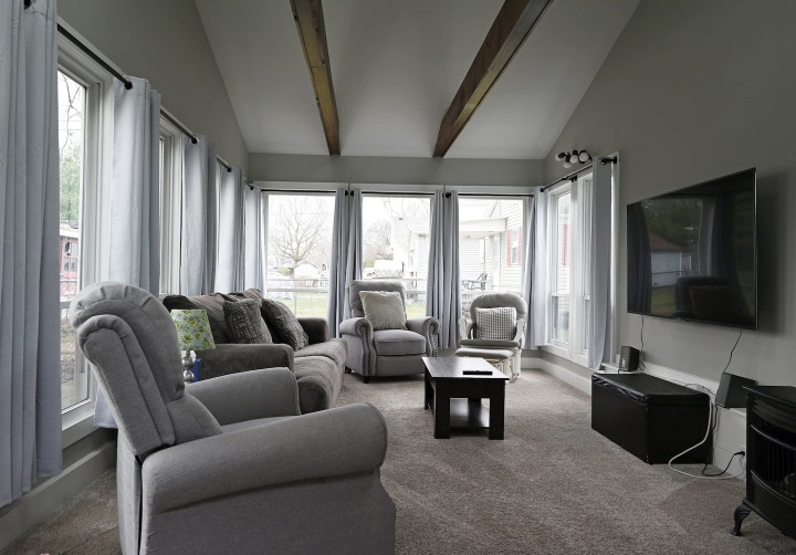 Ottawa Family Nest  Cozy, Fun & Fresh Eggs! - Ottawa, IL