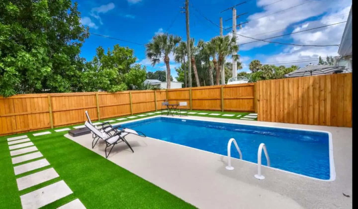 Tropical Gem Newly Renovated, Near Everything! - Jensen Beach, FL