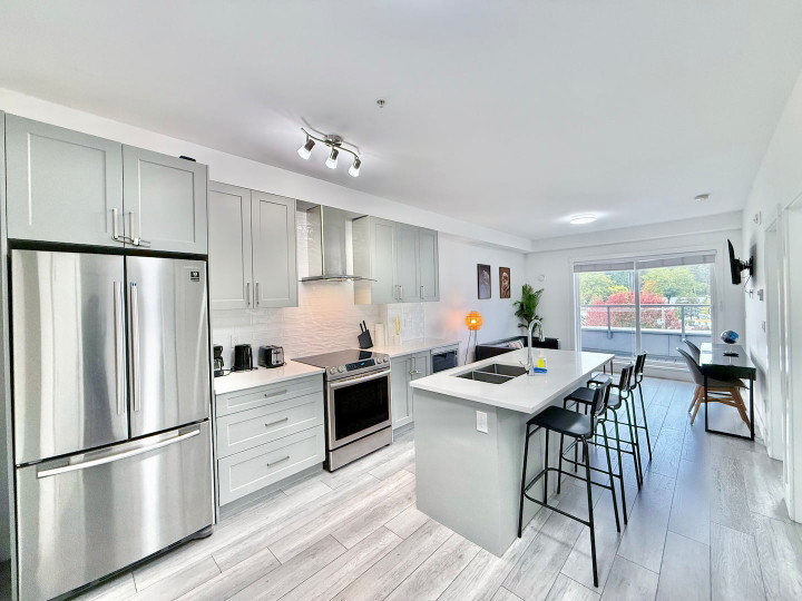 Downtown Condo Near Vancouver Skytrain - Surrey