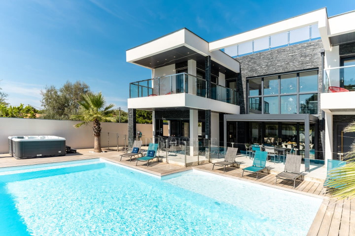 Villa Les Vagues Piscine Jacuzzi Plage à 500 M - Agde