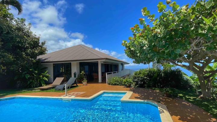 House With Pool And Stunning Views Of Moorea - French Polynesia