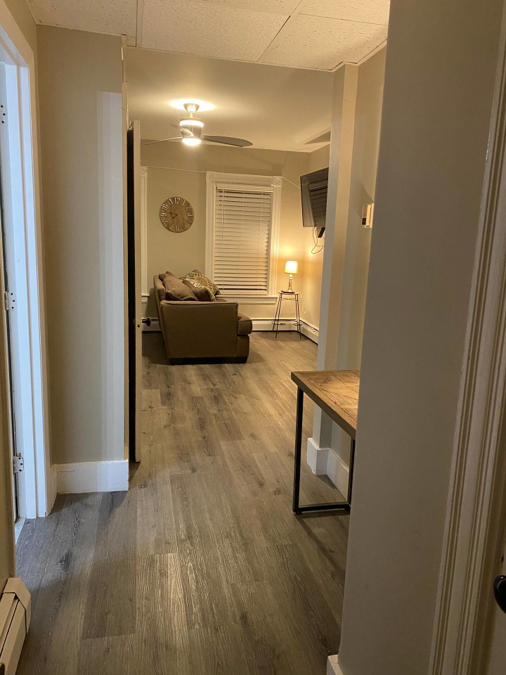 One Bedroom Home Away From Home. - Manchester, NH