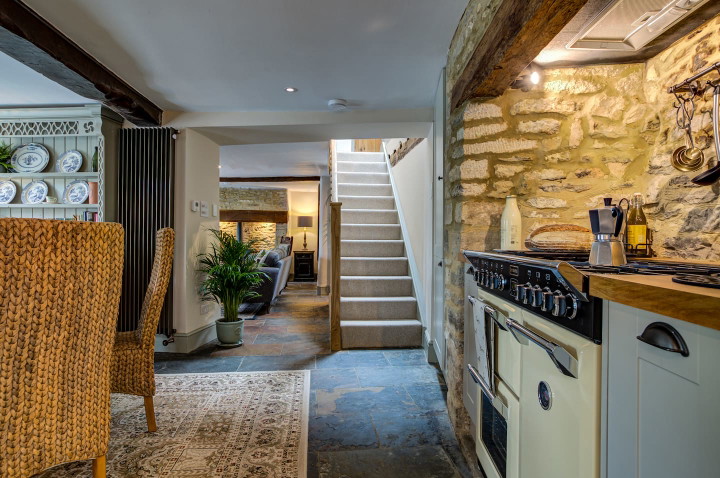Sleeps 10, Two Linked Cottages, Cotswolds - Bibury