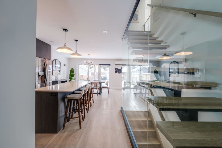 The Wolf Of Warwick Luxury Modern 6 Br 4.5 Ba - Grand Bend