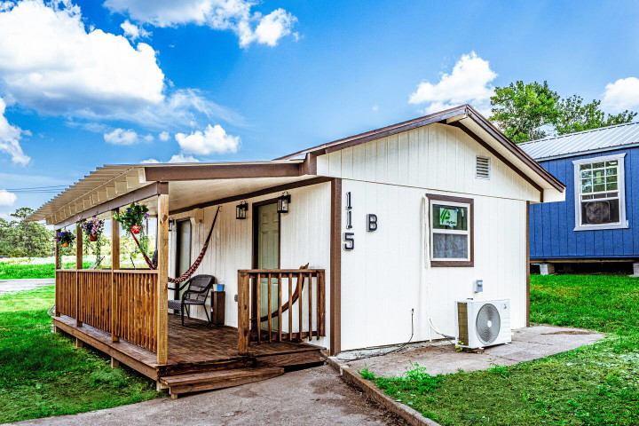 The Little Casita - Tiny Home Near Downtown - Huntsville, TX