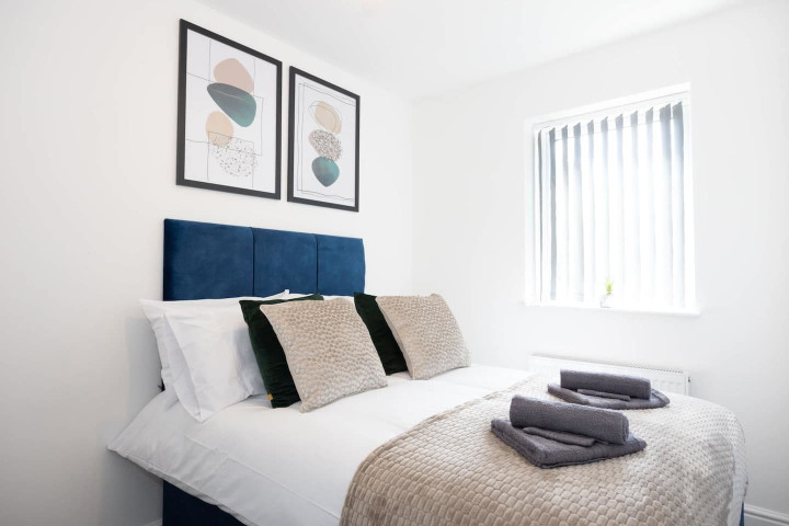 Modern 3br Home W/ Garden & Parking | Leigh - Bolton