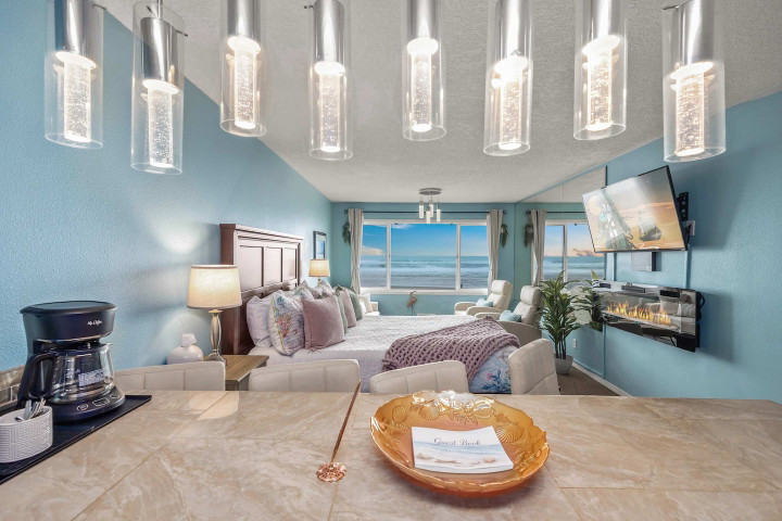 Stunning Beachfront Suite - Sleeps 5 - Second Floo - Oregon