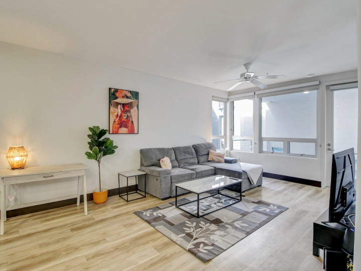 Spacious New Unit - Prime Location - Los Angeles