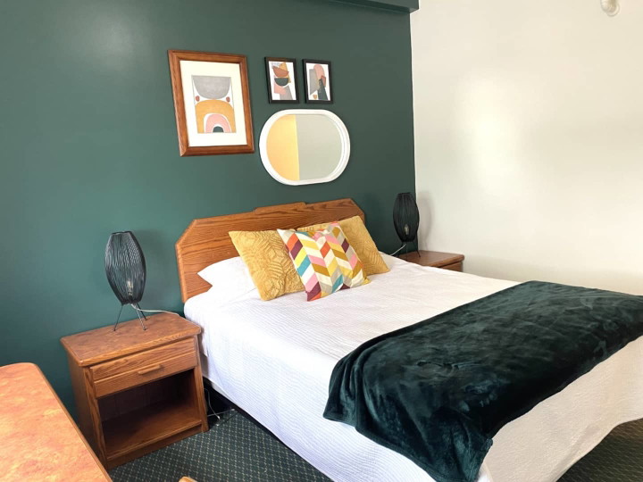 Charming Retro Boutique Hotel Room - Winnipeg