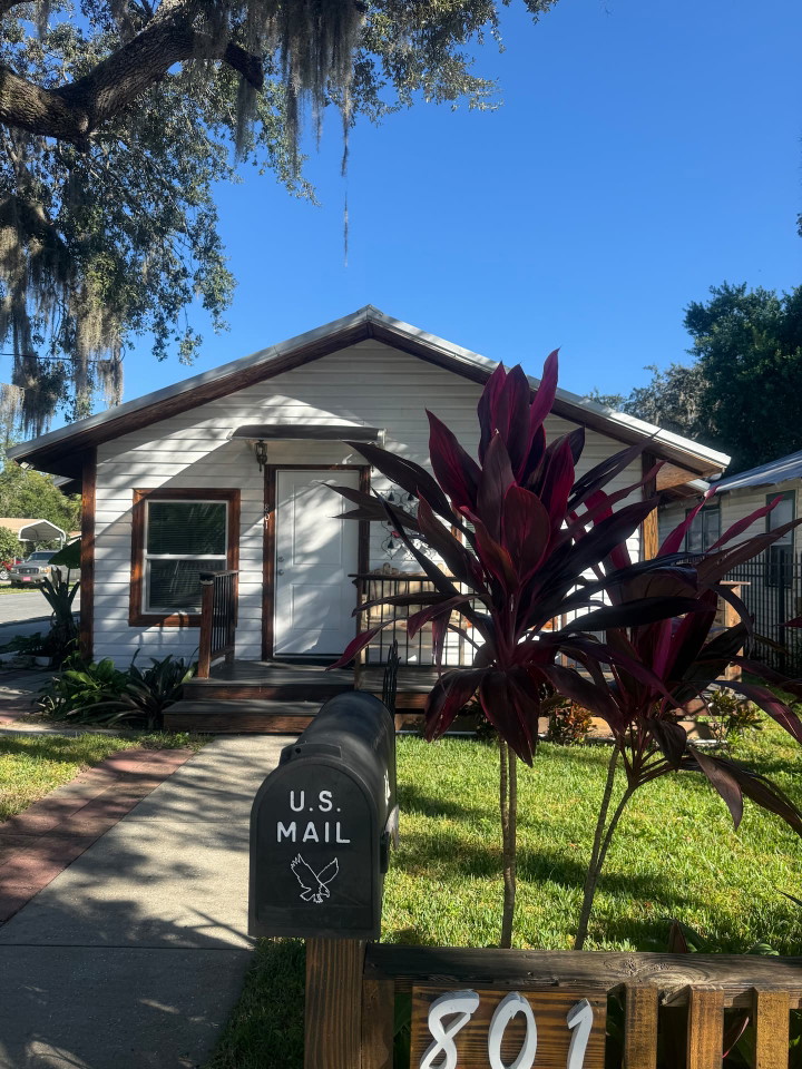 Cozy Wooden Cabin - Mount Dora, FL