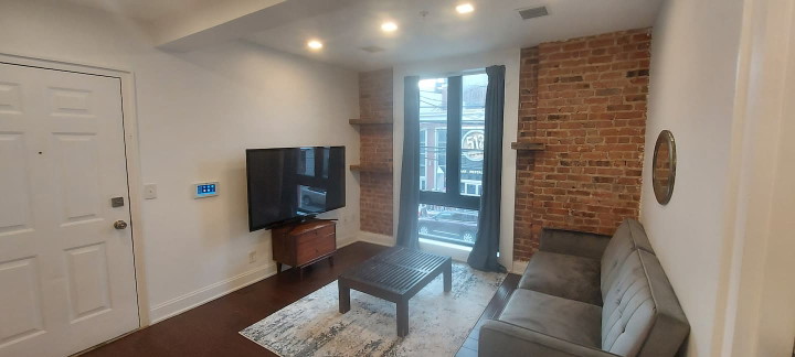 Lovely Sunny Two Bedroom Condo - Secaucus, NJ