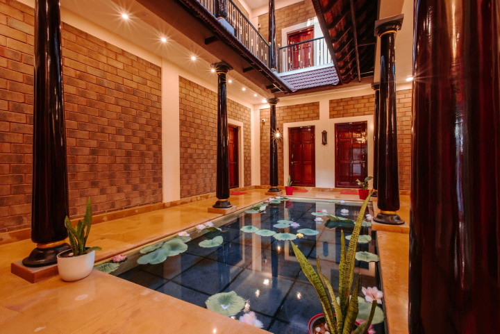 Shell Park - A Traditional Courtyard House - Komoryn