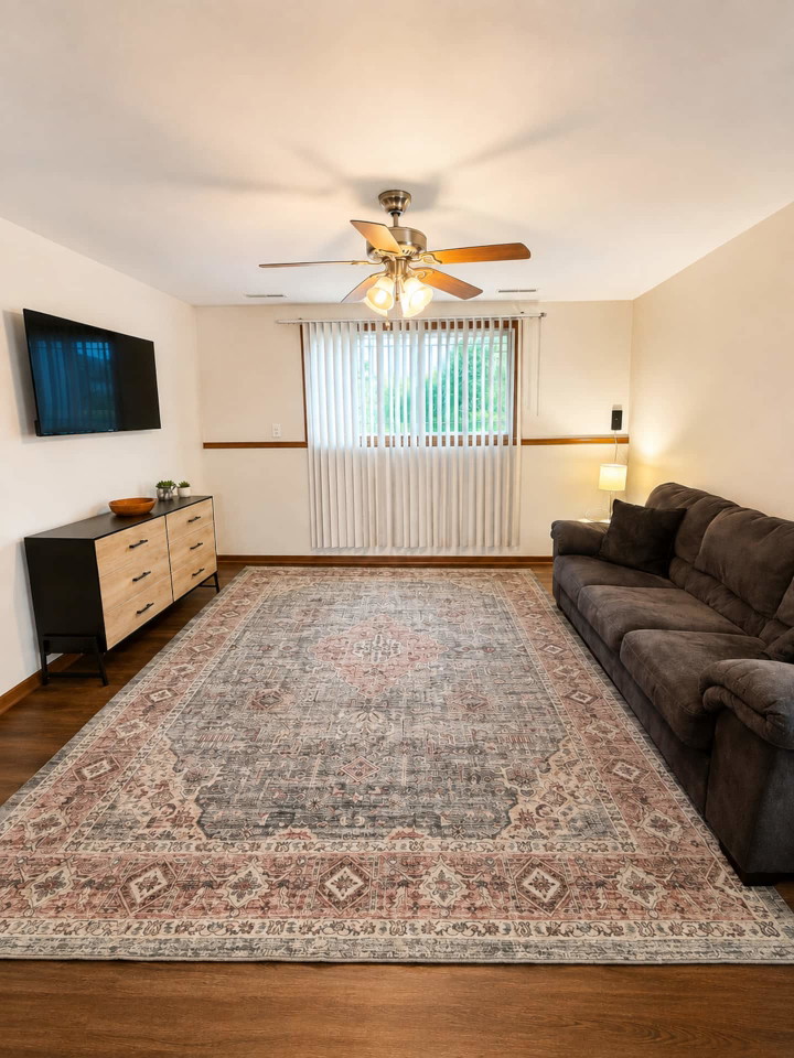 Large 4 Bed, 2 Bath Apartment In Ames - Ames, IA