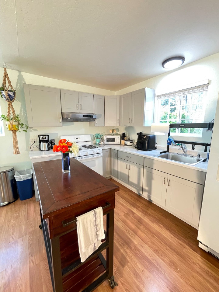 Santa Barbara Serenity Large 1-bedroom Guest Apt. - Santa Barbara, CA