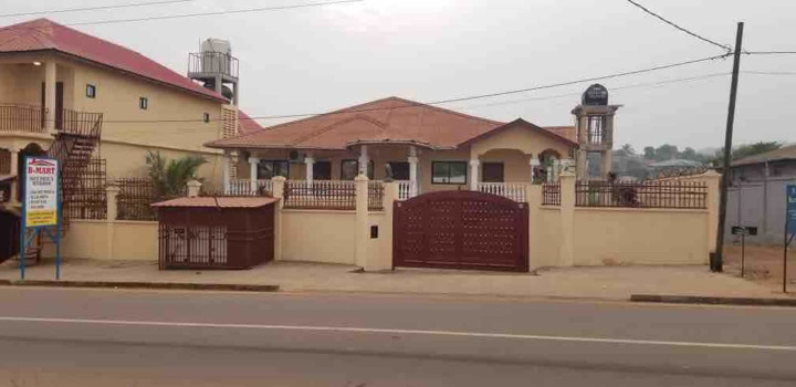 1 Br Suite W/ Int, Ac, Hot Water 1 Ml Frm Us Emb - Sierra Leone