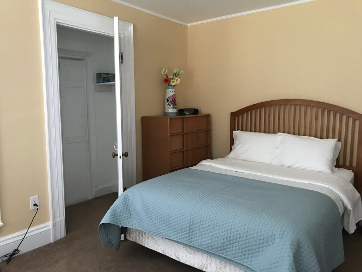 Suite In Charming Victorian House - Newton, MA