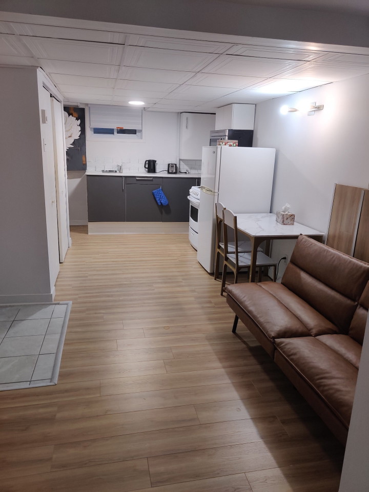 Entire Place: Appartment Fully Furnished-b - Laval, Quebec, Canadà