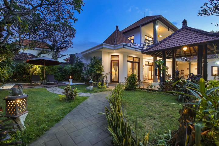 Sanur Beach Villa - Private Pool, Spacious Garden - Sanur