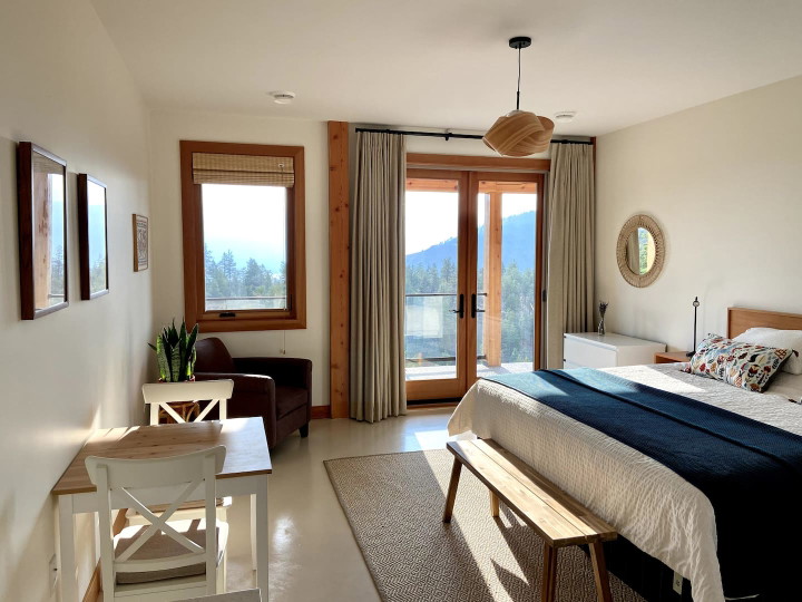 Sunset Lookout Suite (1 Of 2) - Summerland