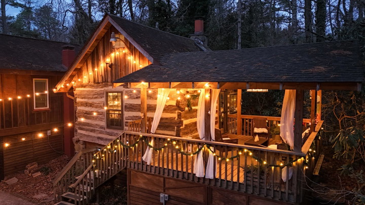 Hearth & Timber - 200 Year Old Log Cabin In Town - Black Mountain, NC