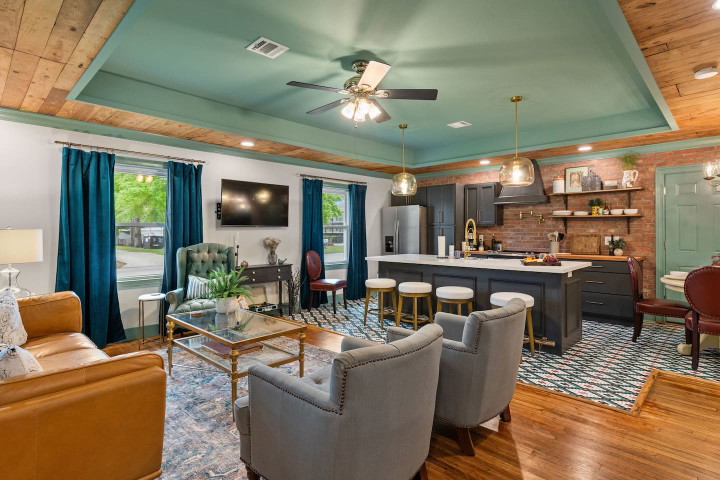 Luxury Creole Cottage - Nola Inspired - Sleeps 6 - Lafayette, LA
