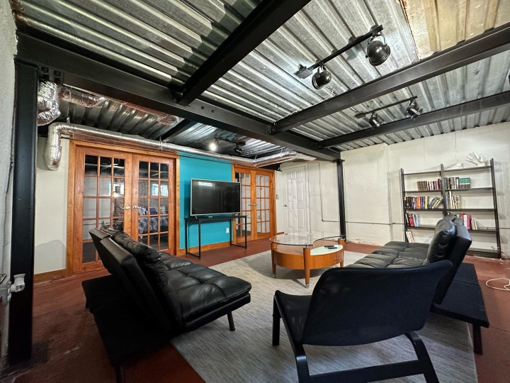 Just Blocks To The Beach With Loft Vibe - Long Beach, NY