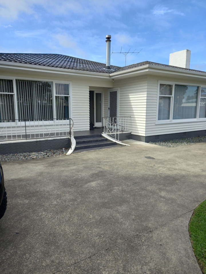 Large House In Great Location - Gisborne