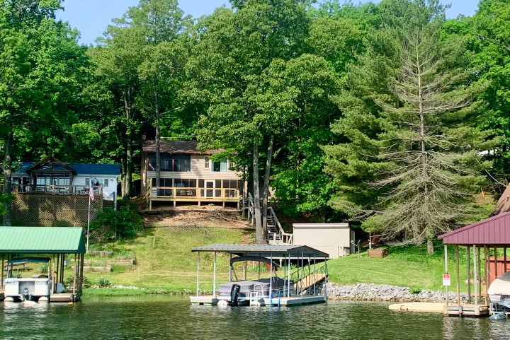 3 King Brs, Covered Dock, Screened Porch - Marion, IL