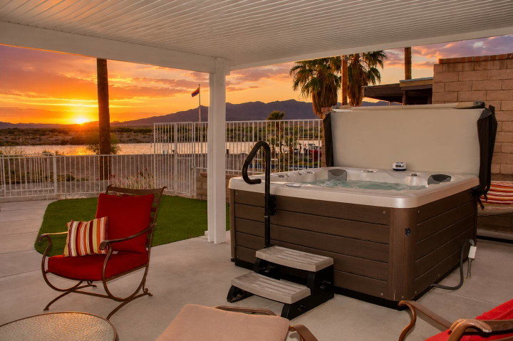 Ruby Red Riverfront 3br +2ba, Spa, Dock, View - Laughlin, NV