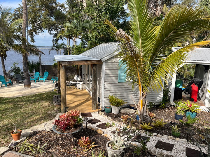 Caloosahatchee Cottage - Waterfront, 5 Min To D/t - Fort Myers, FL