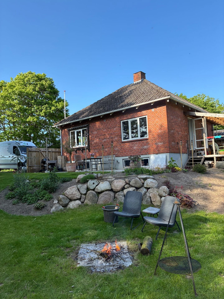 Hyggelig Sommerstemning, Tæt På Skov, Strand Og By - Aabenraa