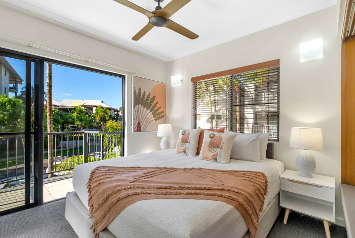 Lagoon Breezebeachside Living With Resort Perks - Cairns