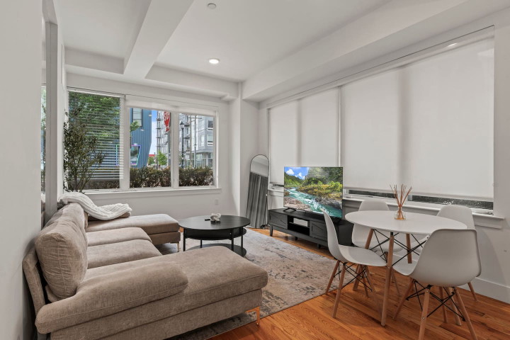 Spacious 3 Bedroom Apartment W King Bed|gym Access - Philadelphia, PA