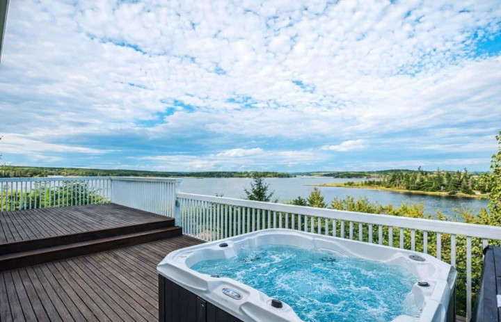 Rising Tides Oceanfront /Hot Tub/sauna/kayaks/surf - Nova Scotia