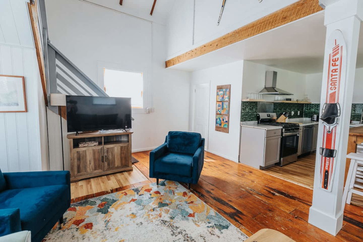 Sunny Carriage House Downtown Winooski - Burlington, VT