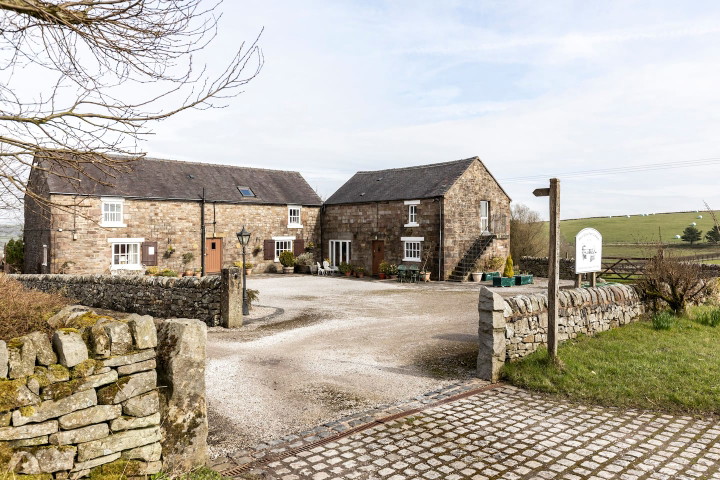Merril Grove Farm Cottages For Larger Group Stays. - Leek