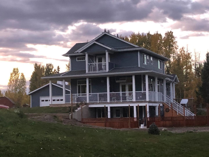 Simcoe Airbnb - Incredible Vacation Suite Smithers - Smithers
