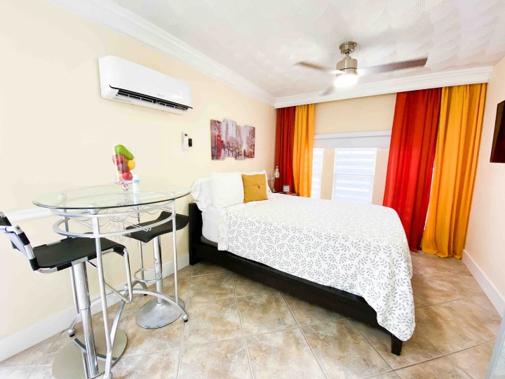 Cozy Studio - Your Home Away From Home - Miami Lakes, FL