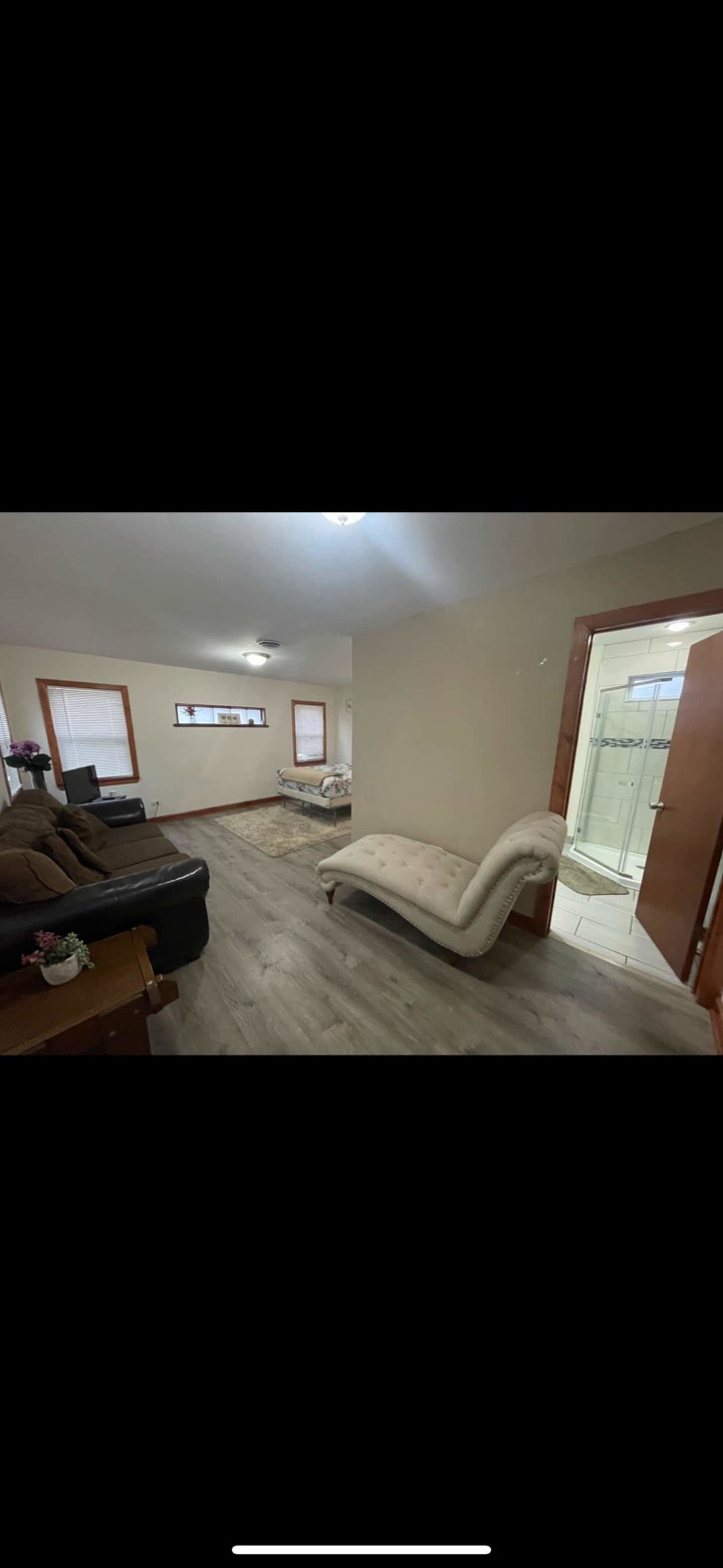 Nice Quaint House Close To Eway! - Worth, IL