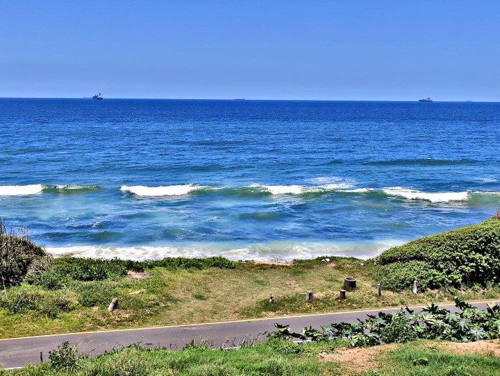 Waves Beach Hotel (King Shaka) Ocean Front W/ Ac - La Mercy