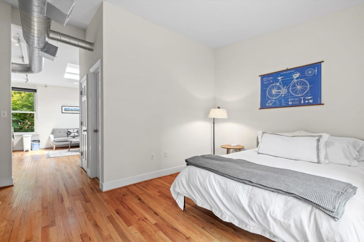 Logan Circle Carriage House 1b-1b Central & Bright - Bethesda, MD