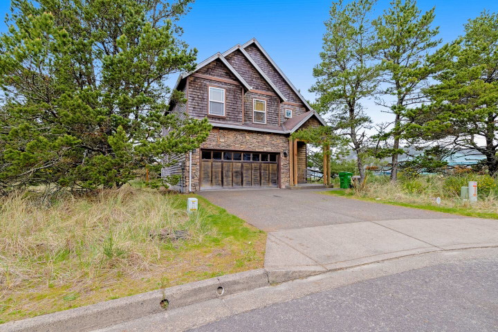 Dog Friendly Coastal Retreat With A Game Room Pati - Pacific City, OR