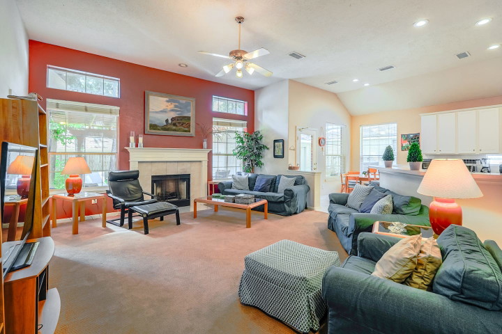 Classic 5br House For 11 W/backyard & Covered Deck - The Woodlands, TX