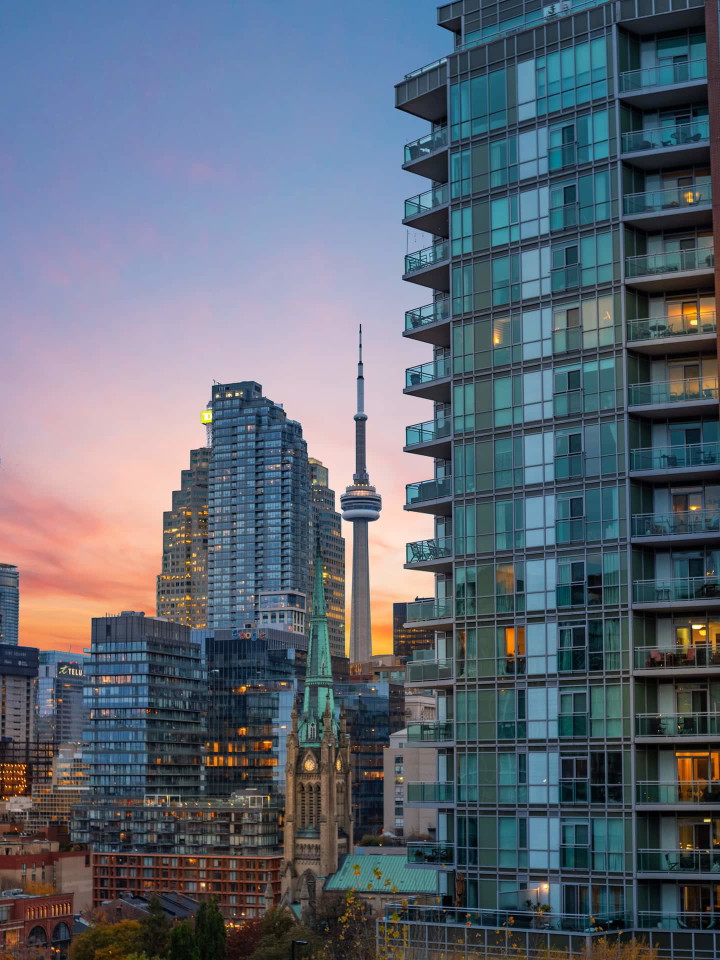 Luxe Boho Condo W/ Parking 5 Min Drive To Cn Tower - Toronto