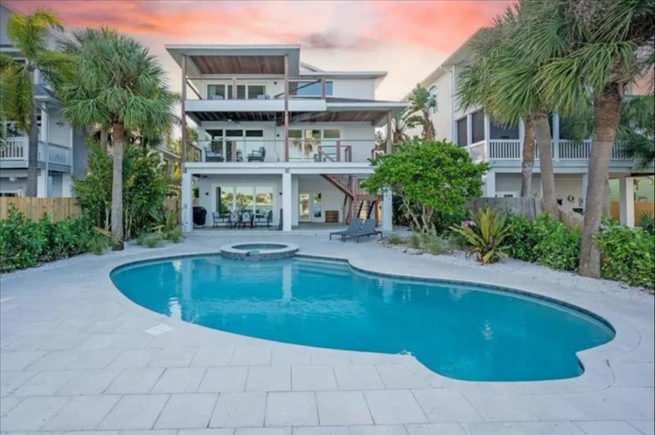 Waterfront Home  Accommodates Up To 10 Guests! - Treasure Island, FL