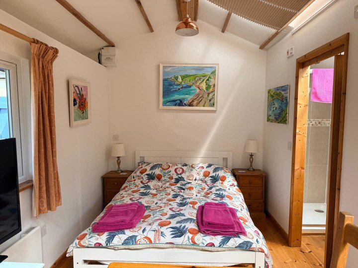 Lulworth Hideaway - Cosy Chalet, Walk To The Cove - Lulworth Cove